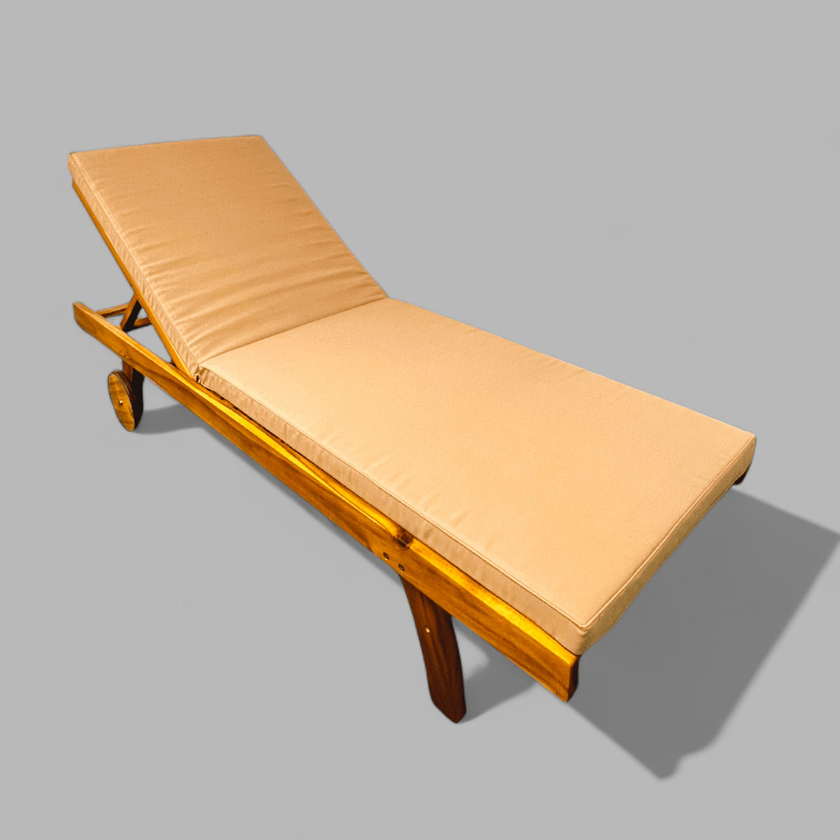 Pool Lounger - Stylish Comfort with Wheels – Hawaiian Discovery Furniture